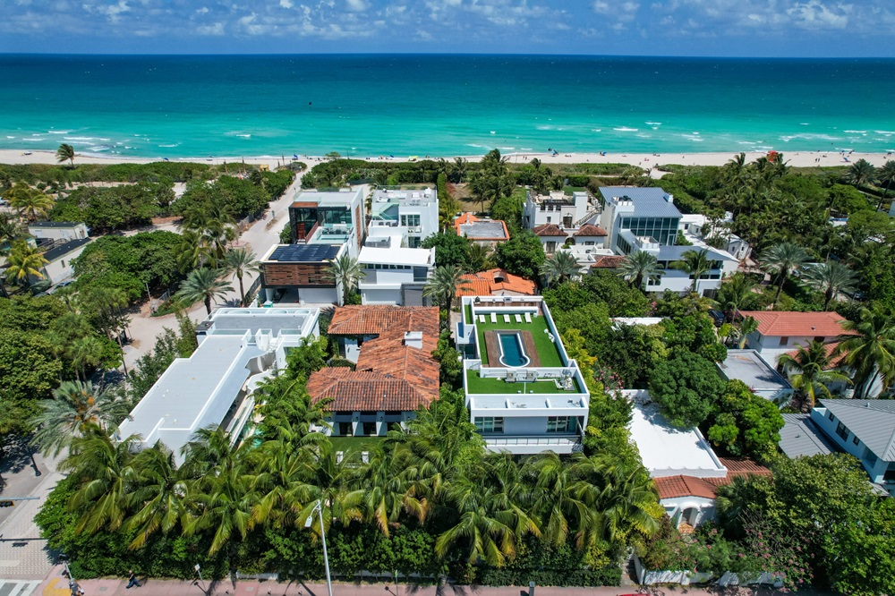 Choosing Your Miami Beach Neighborhood: Oceanfront Properties or Single ...